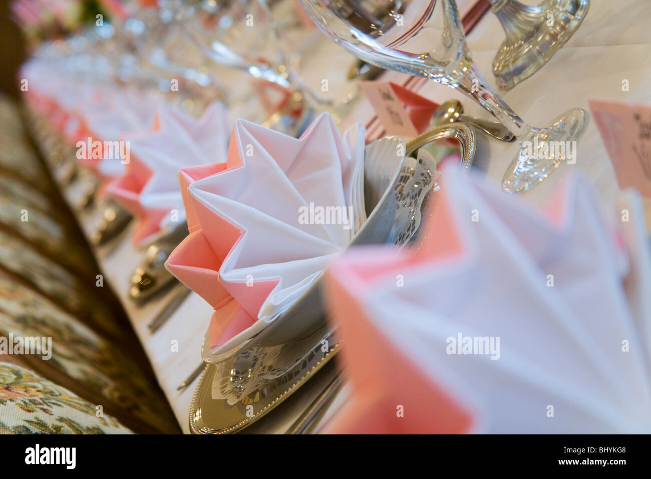 Well laid table hi-res stock photography and images - Alamy