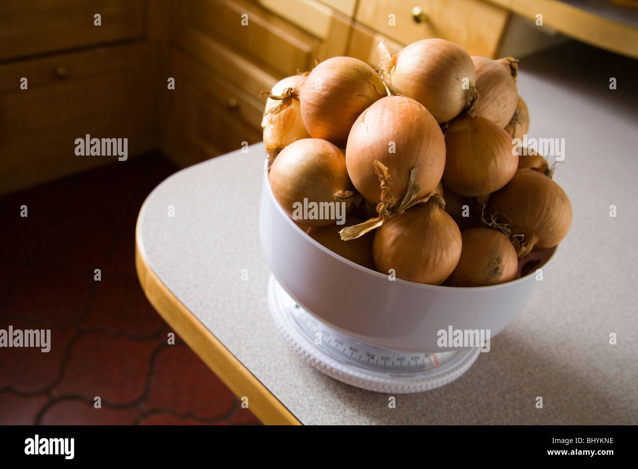 onions in a kitchen scale Stock Photo - Alamy