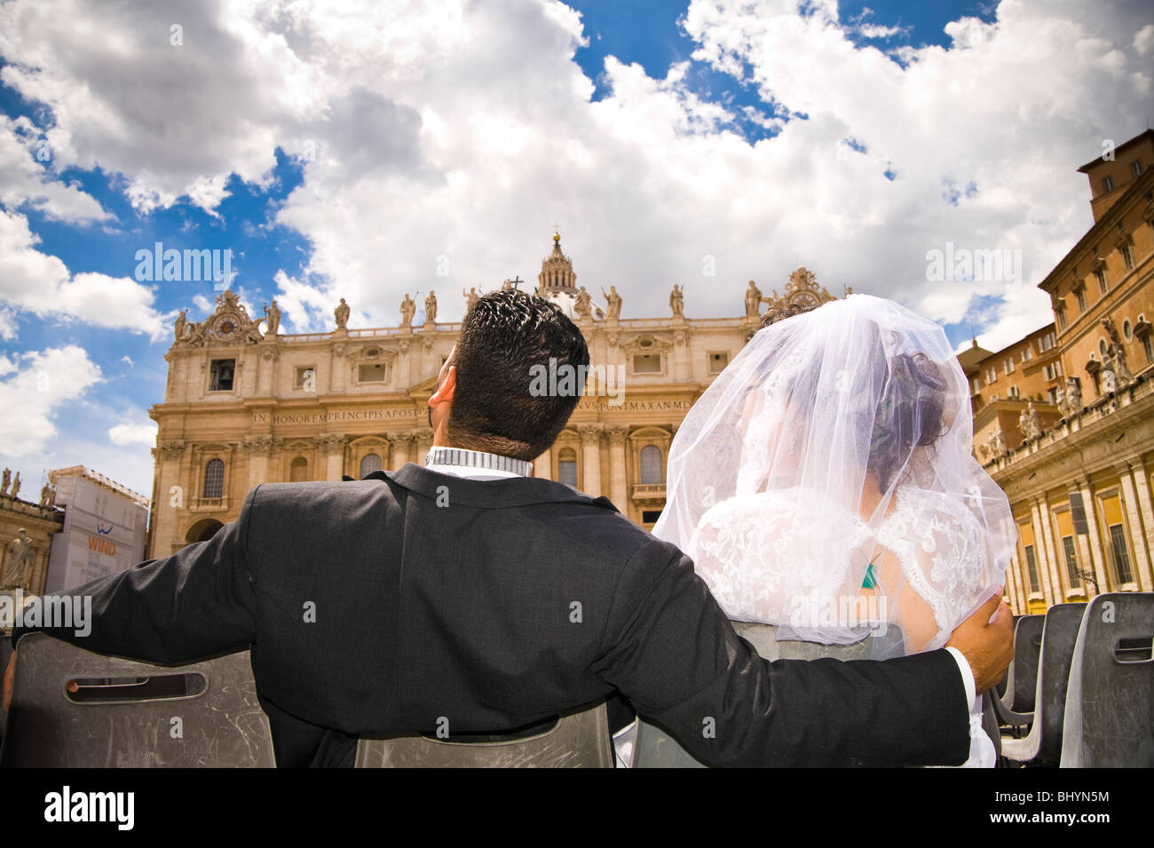 Bride and Groom in San Pietro, Rome, Italy Stock Photo - Alamy
