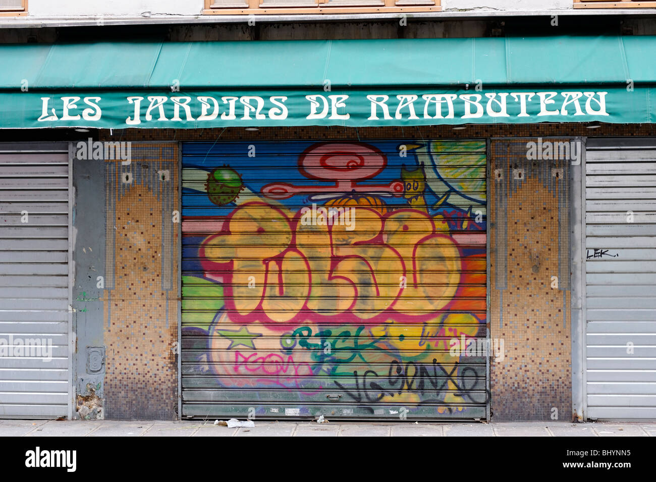 Shop shutter hi-res stock photography and images - Alamy