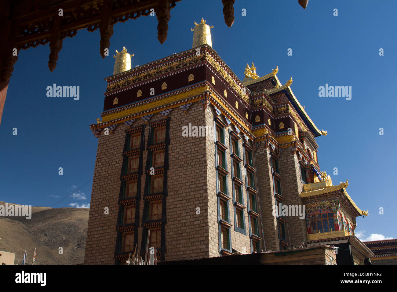 Tibetan buddhist monastery village on the tibetan plateau hi-res stock ...