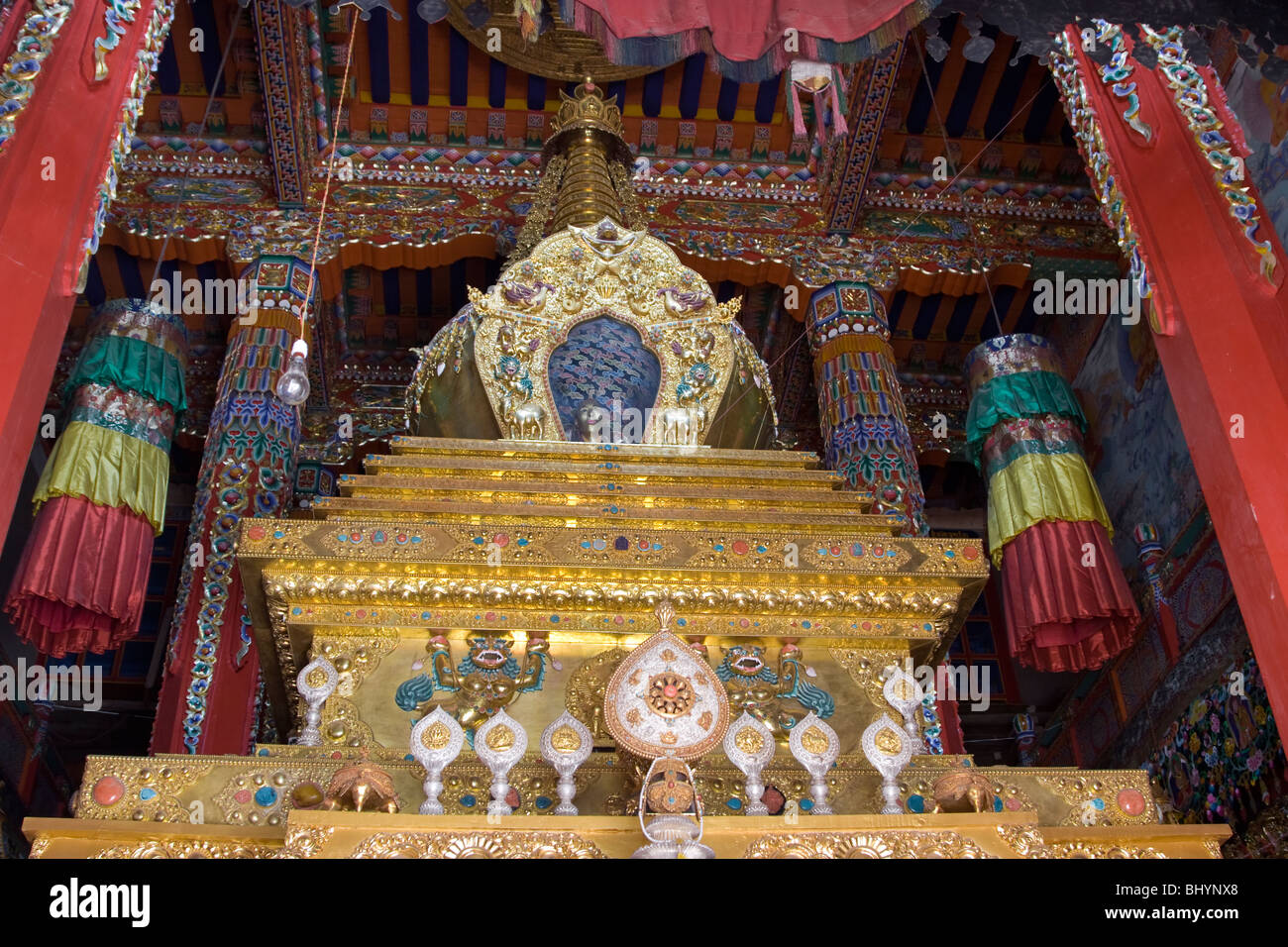 Gold rich temple hi-res stock photography and images - Alamy
