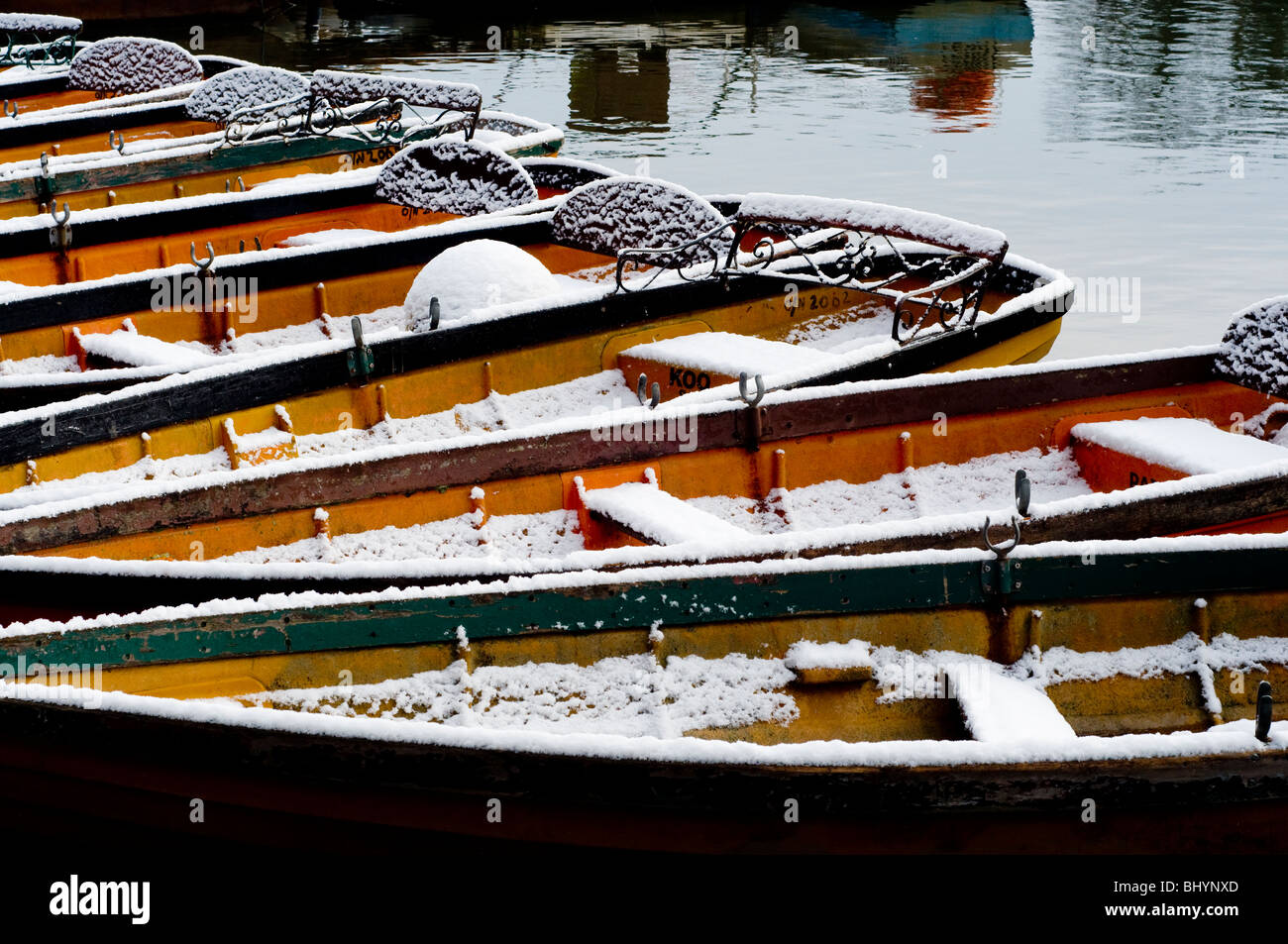 Rowing leisure boats hi-res stock photography and images - Alamy