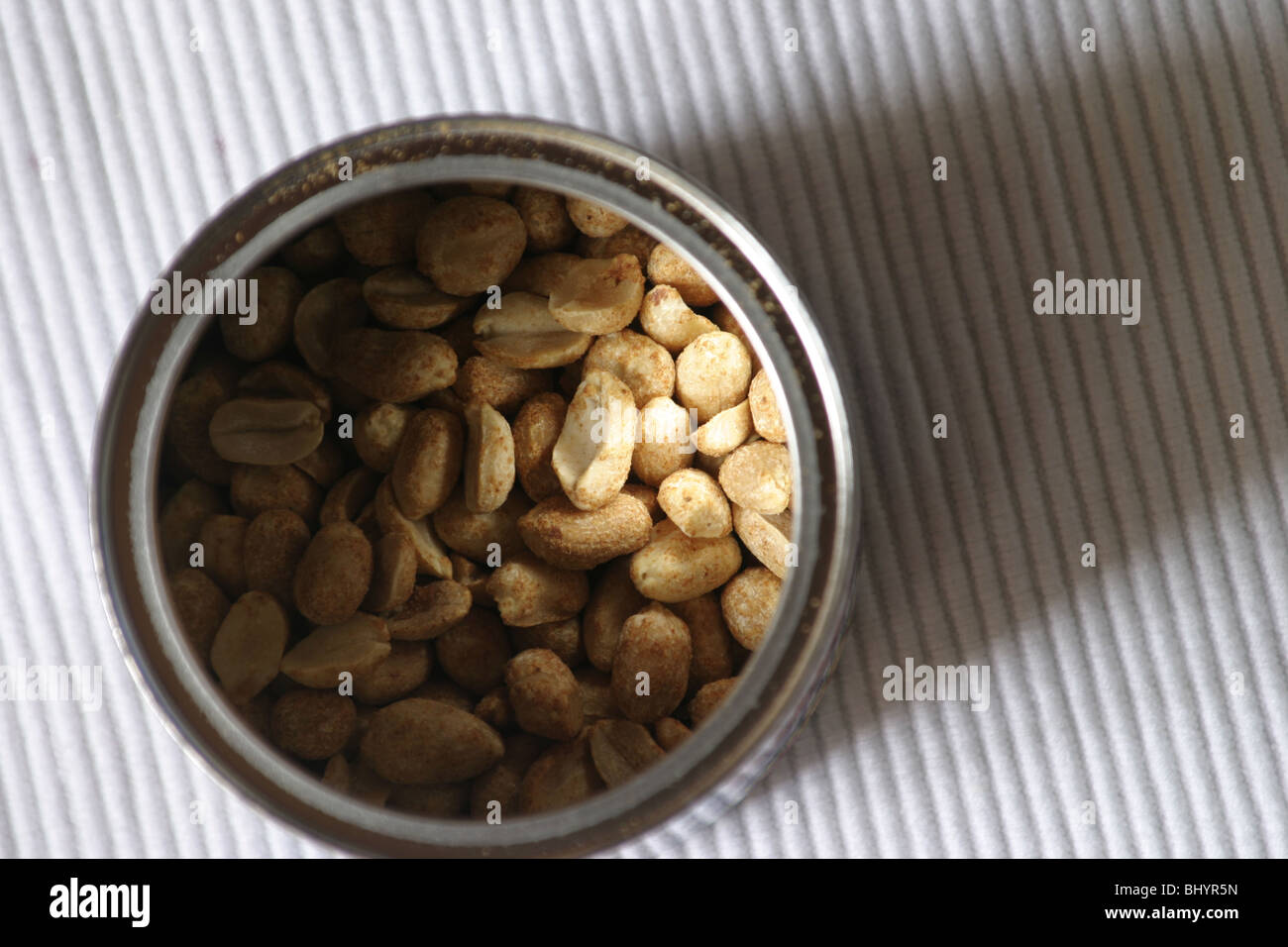 Peanuts in a box Stock Photo - Alamy