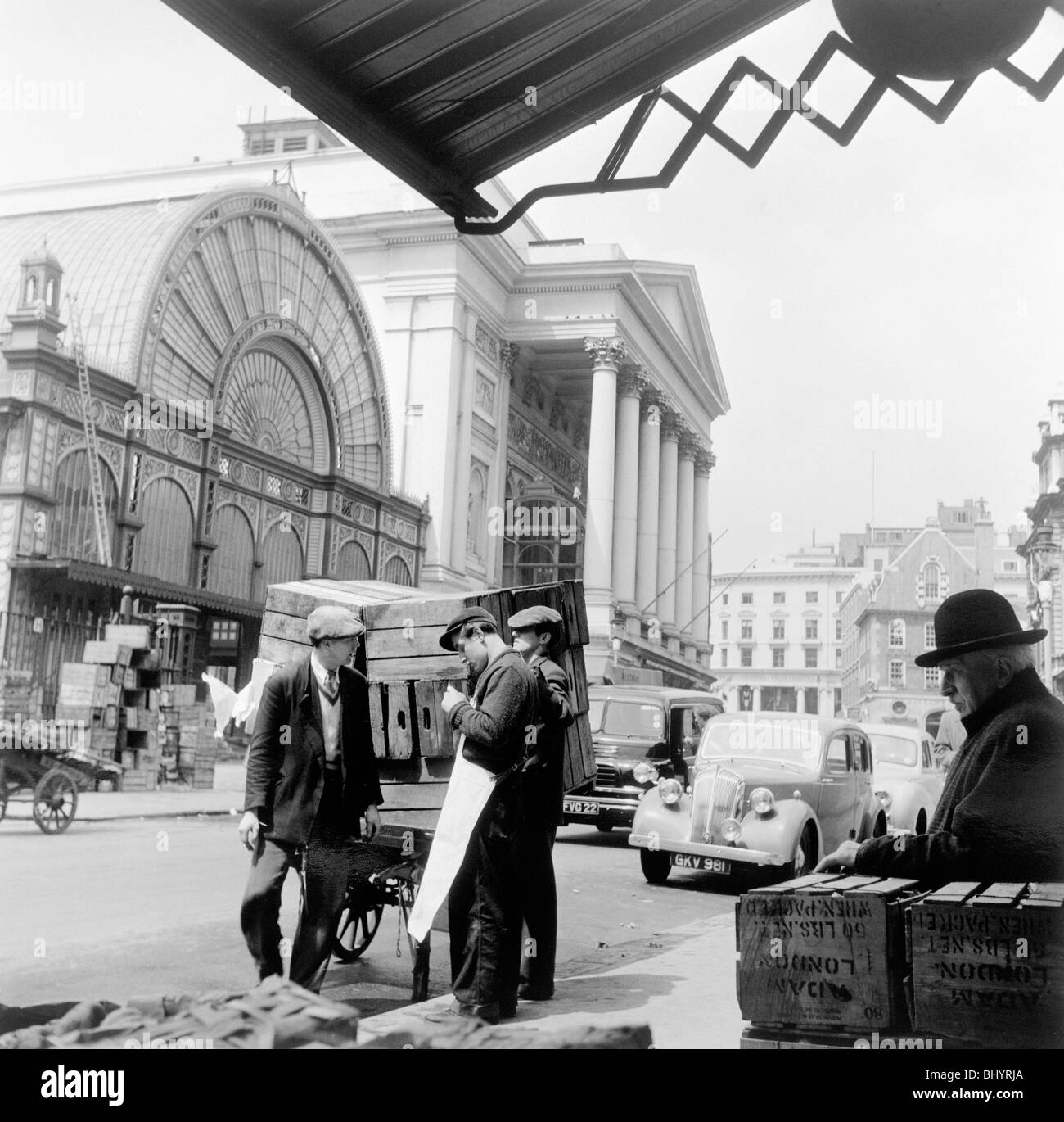 Market london 1950s hi-res stock photography and images - Alamy