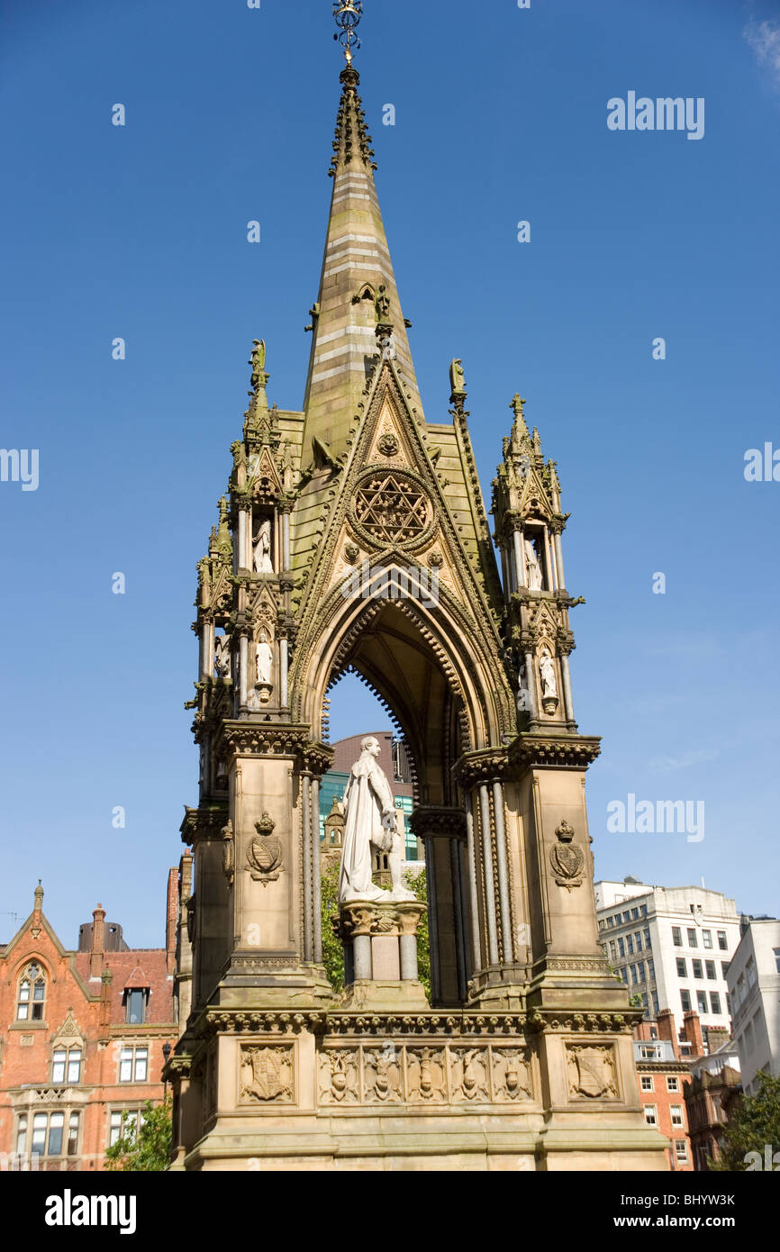 Albert Memorial in Albert Square, Manchester Stock Photo - Alamy