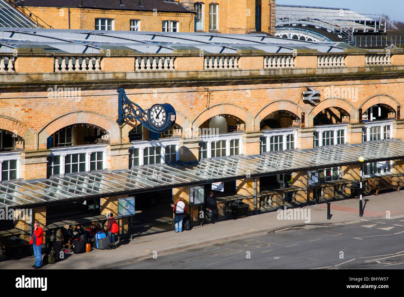 York railway station hi-res stock photography and images - Alamy