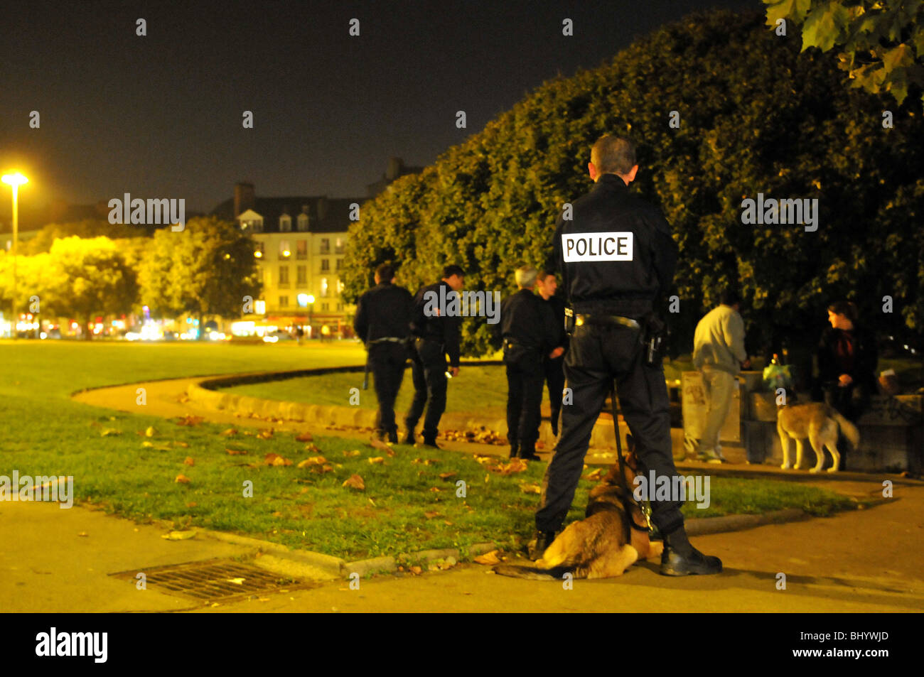 Police night hi-res stock photography and images - Alamy