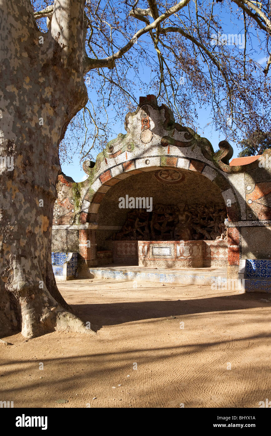 Fountain in Quinta da Fidalga (Fidalga Palace and Gardens). Seixal ...