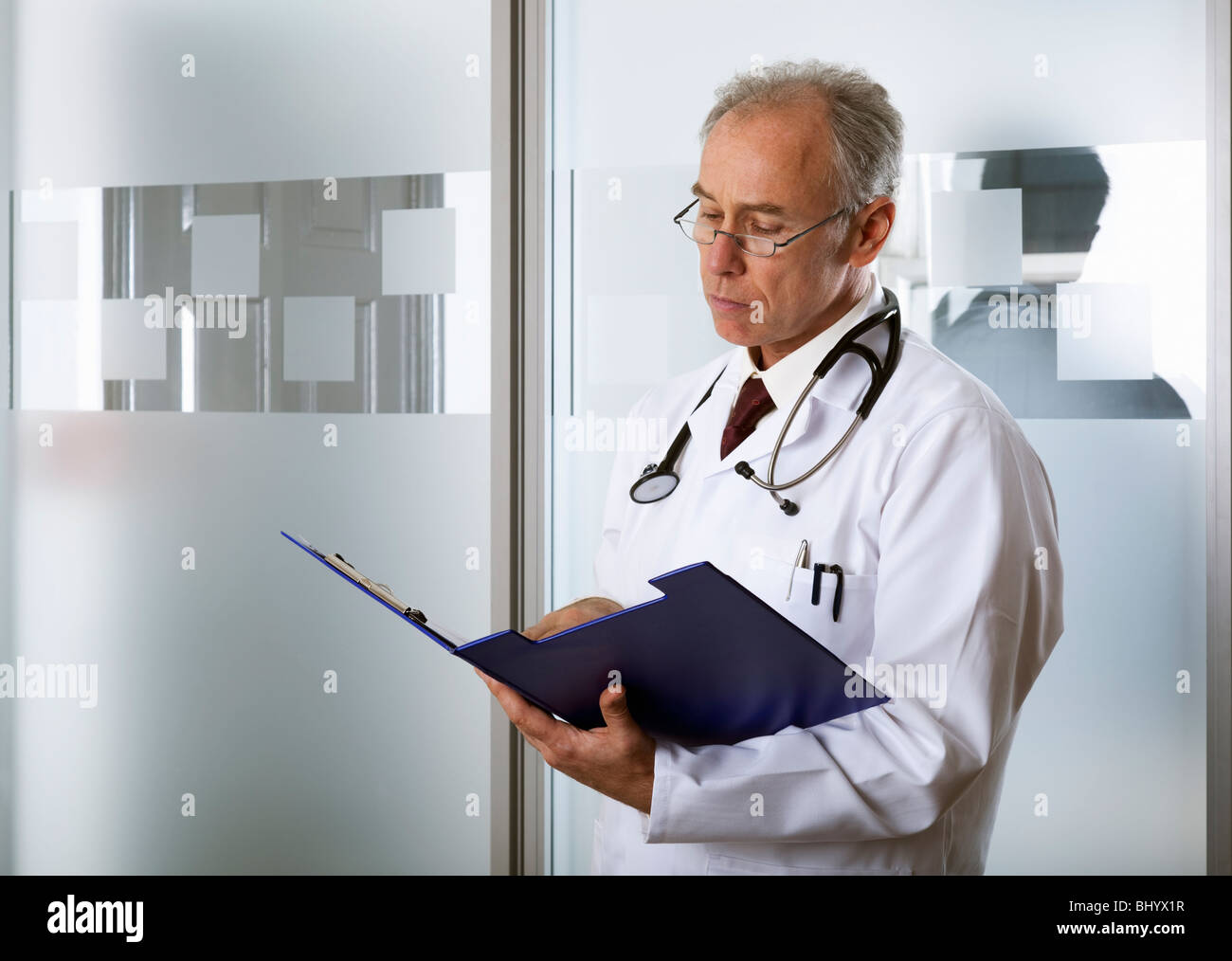Nhs doctor male hi-res stock photography and images - Alamy