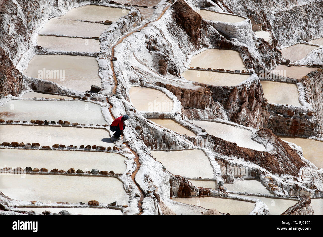 Peru : Maras salt mine Stock Photo - Alamy