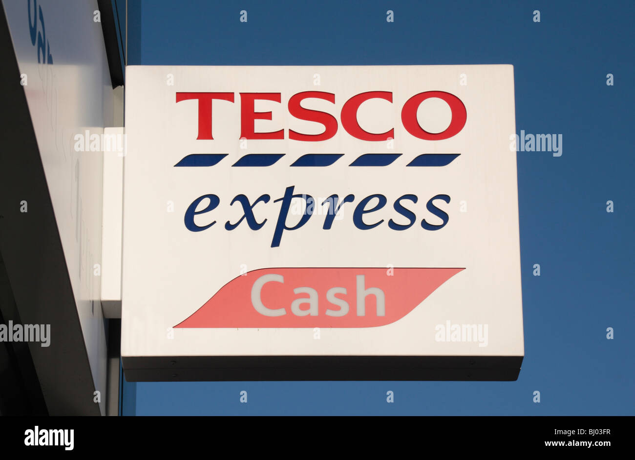 Tesco supermarket logo sign hi-res stock photography and images - Alamy