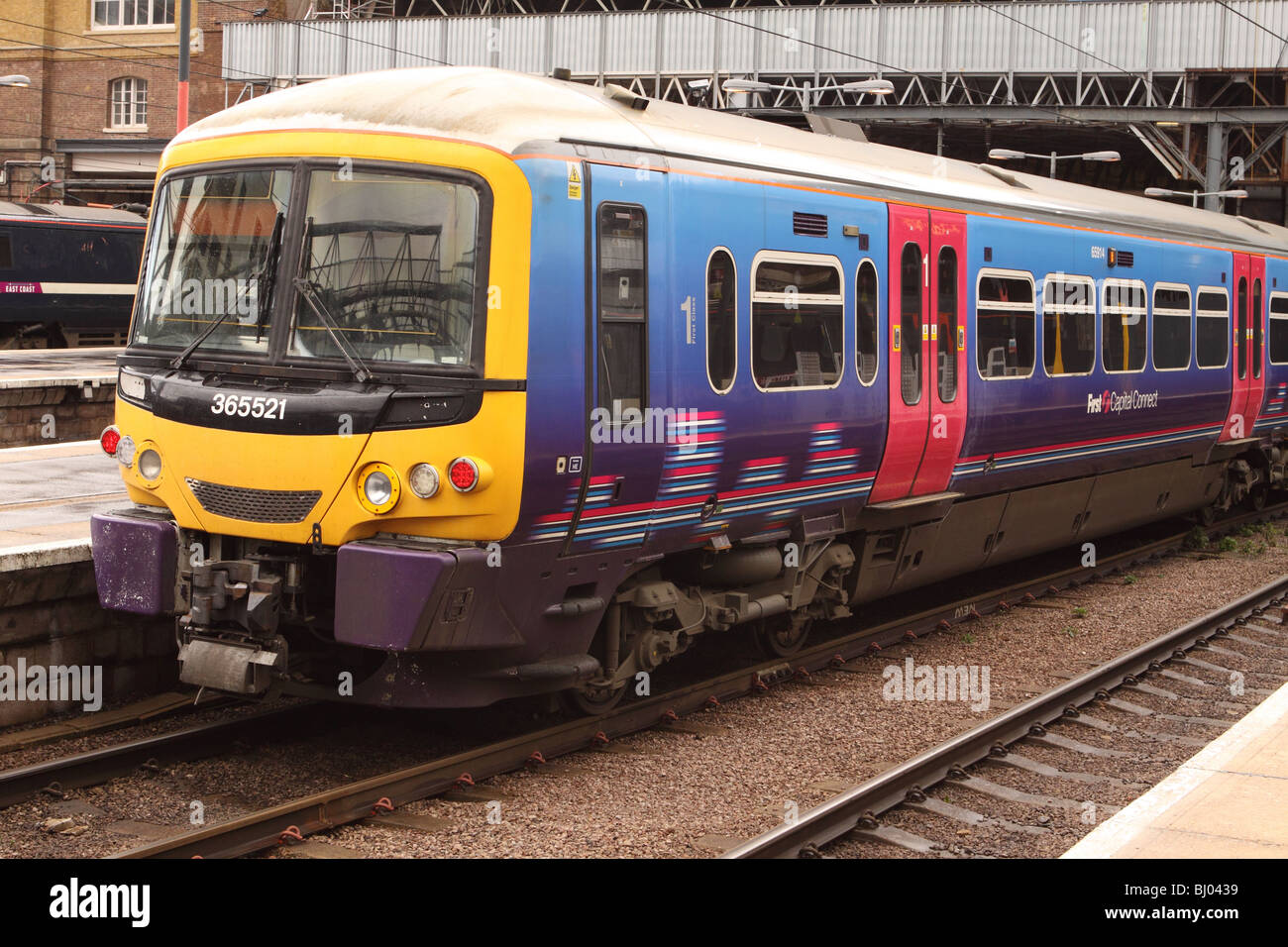 First Capital Connect train Class 365 Networker Express class at London ...