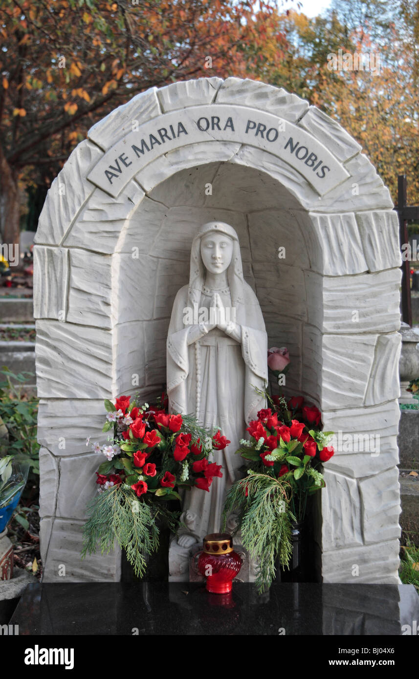 A small shrine on a grave in Gunnesbury Cemetery (also called ...