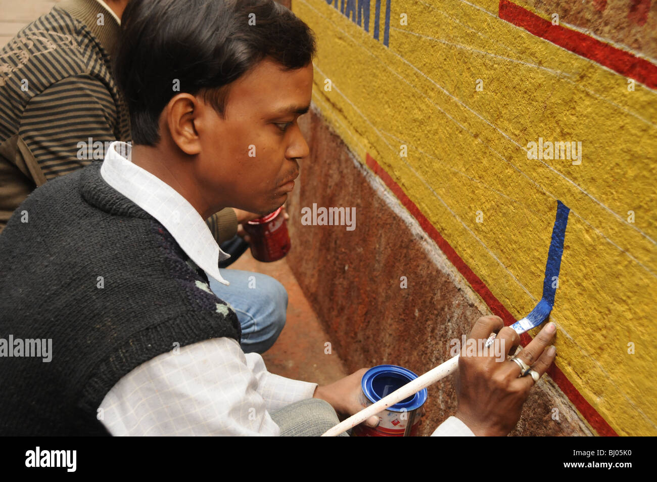 man painting advertisement by hand Stock Photo - Alamy