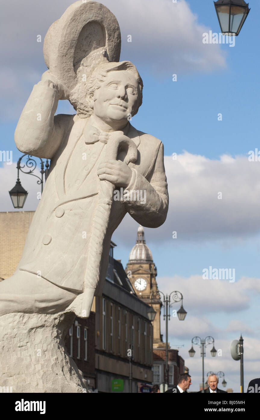 Ernie Wise statue and Morley town hall clock, Leeds Stock Photo - Alamy