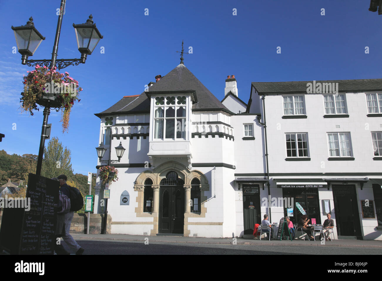 Llangollen hotel hi-res stock photography and images - Alamy