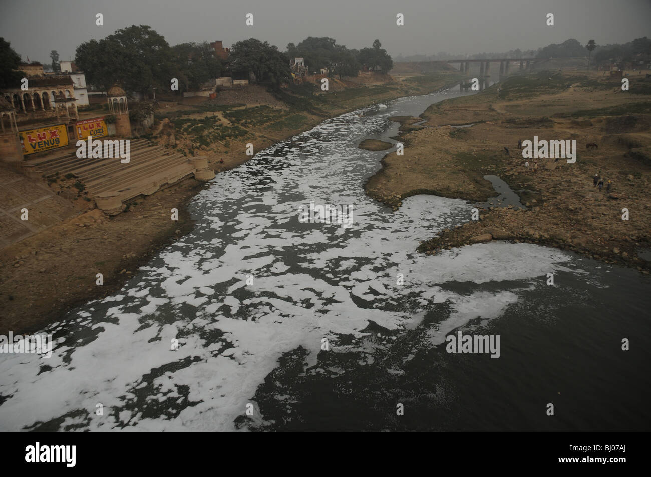 white frothy waste floating down river Stock Photo - Alamy