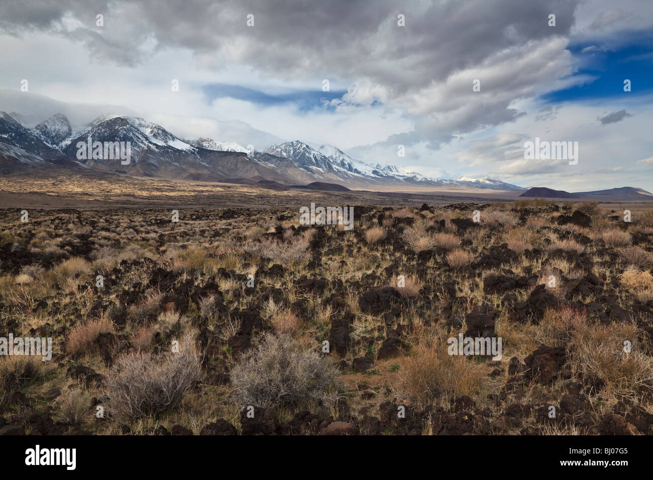 Foothills of Sierra Nevada mountains in California Stock Photo - Alamy
