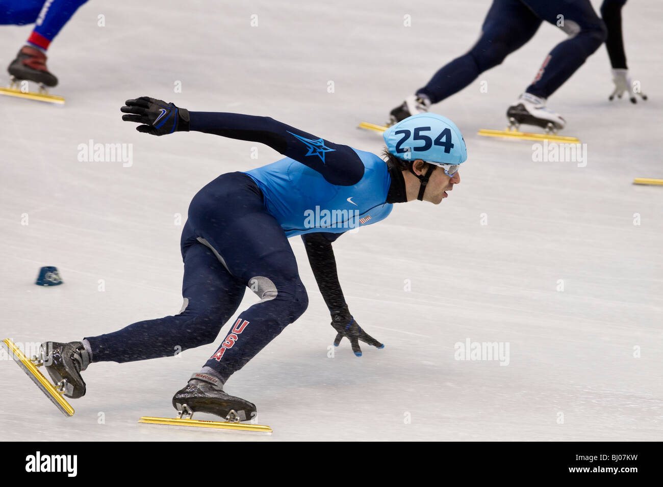 Mens speed skating relay hi-res stock photography and images - Alamy