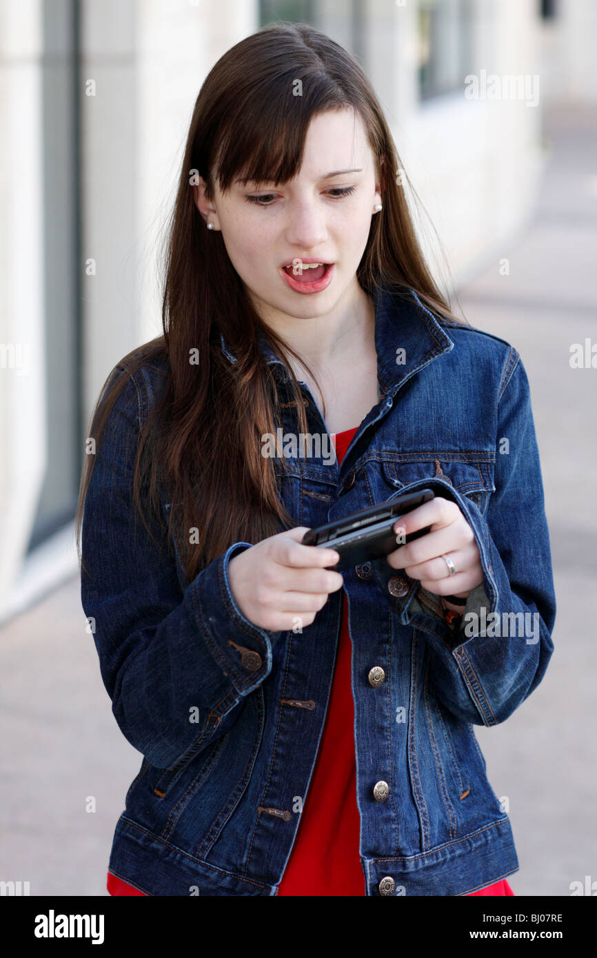 Teen girl texting Stock Photo - Alamy