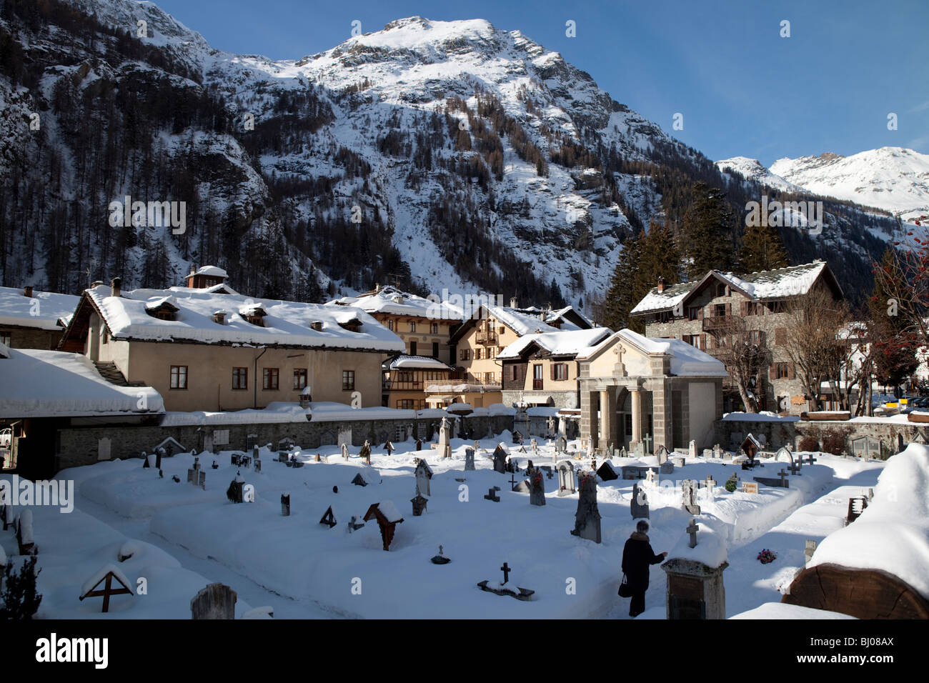 Walser village in Gressoney la Trinité with cemetery in the front ...