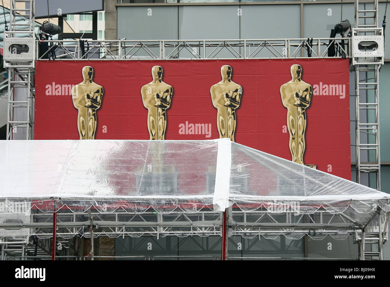 02 signage hi-res stock photography and images - Alamy