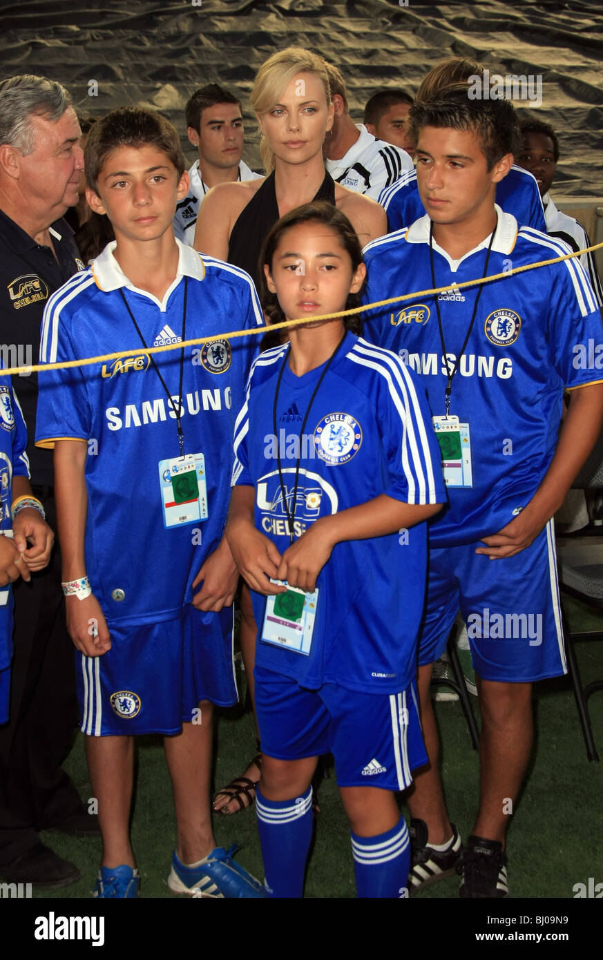 CHARLIZE THERON LAFC KIDS CHELSEA V INTER MILAN 2009 WORLD FOOTBALL ...