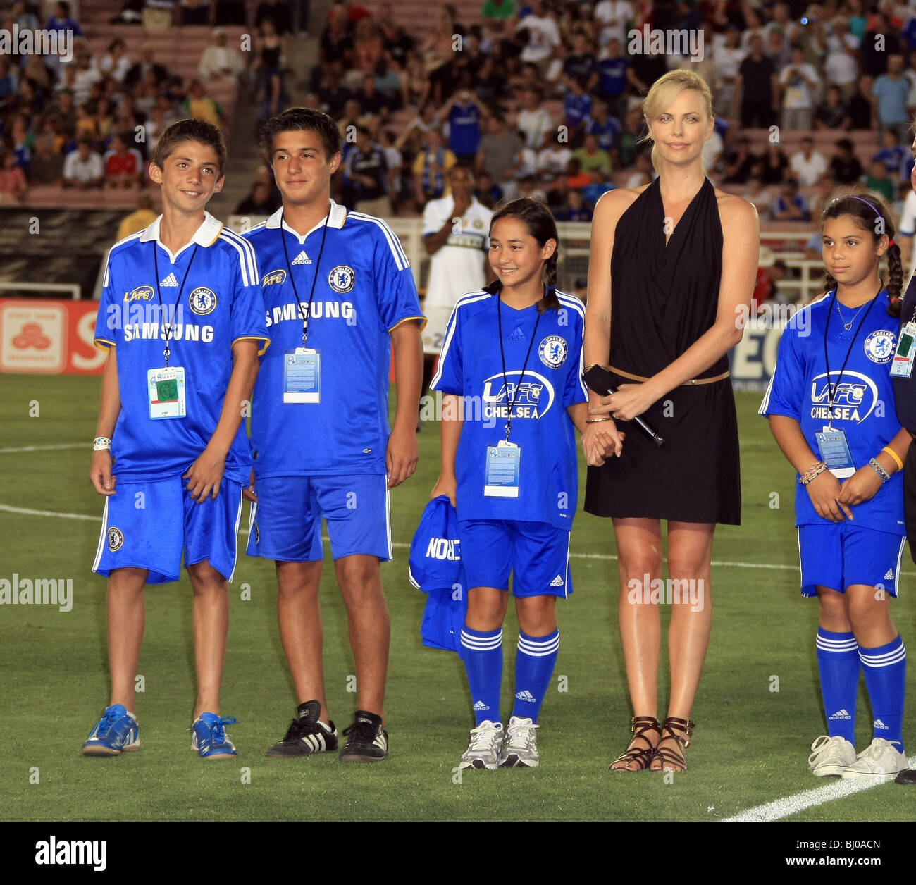 CHARLIZE THERON LAFC KIDS CHELSEA V INTER MILAN 2009 WORLD FOOTBALL ...