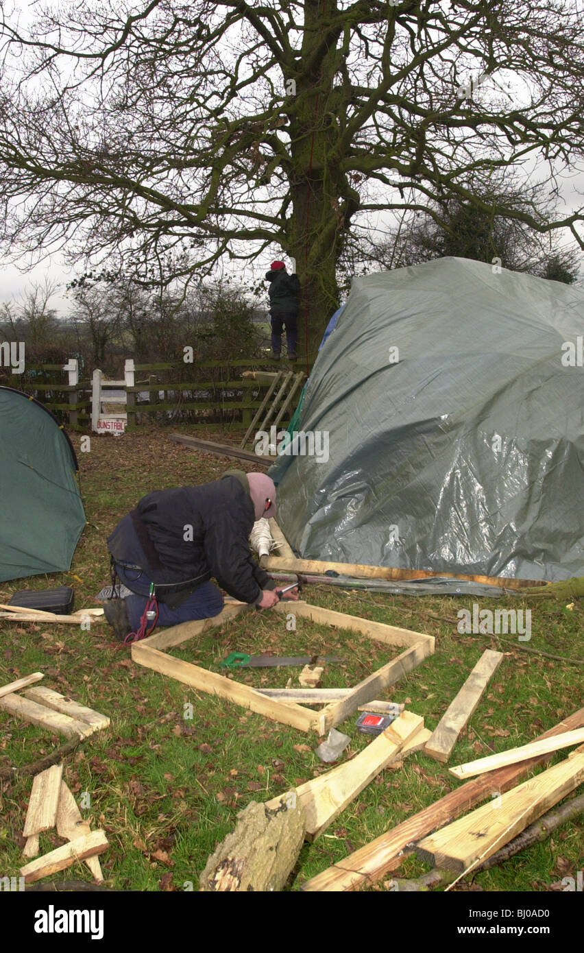 Road Block protesters set up a tree house in an Oak tree next to the ...