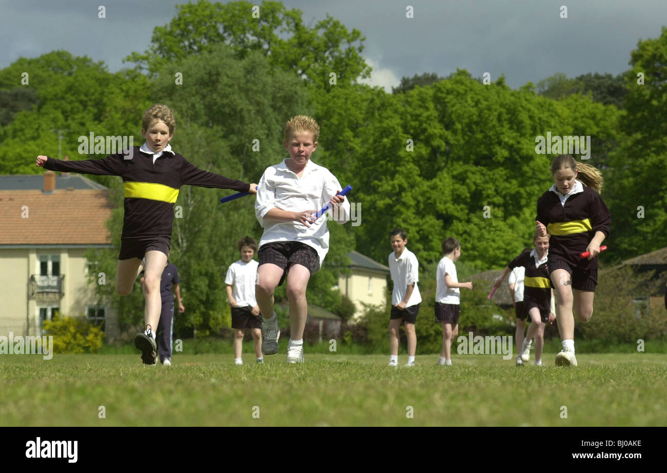 School relay race hi-res stock photography and images - Alamy