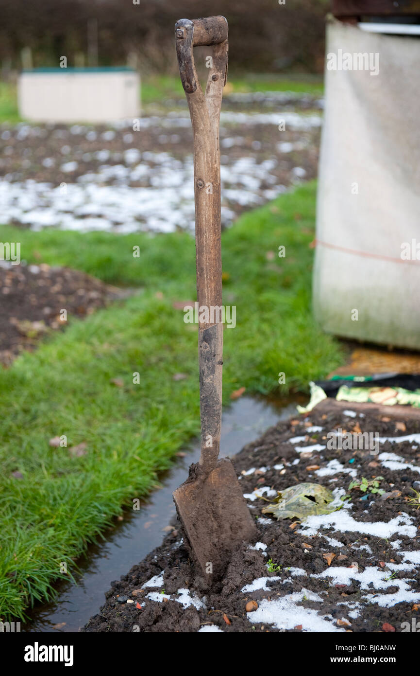 Blade of spade hi-res stock photography and images - Alamy