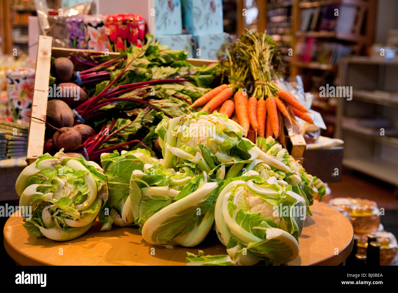veg box on display Stock Photo - Alamy