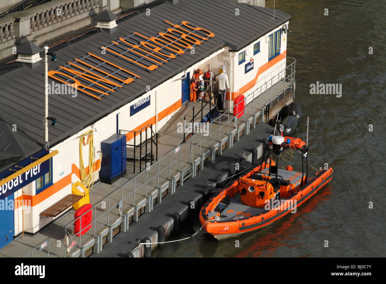 Thames rnli lifeboats hi-res stock photography and images - Alamy