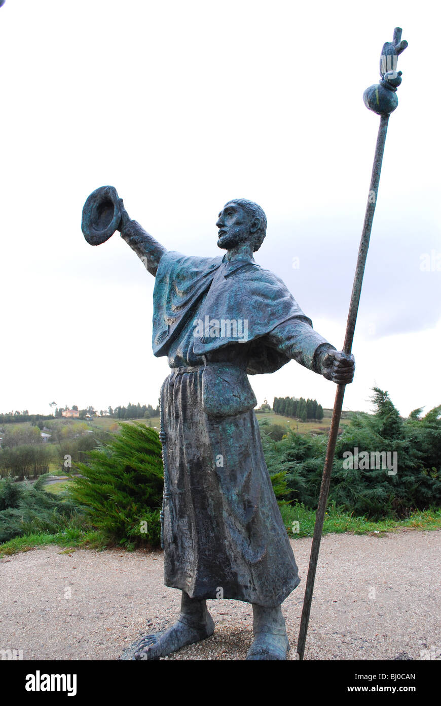 Sculptures of pilgrims at Monte do Gozo hailing Santiago de Compostela ...