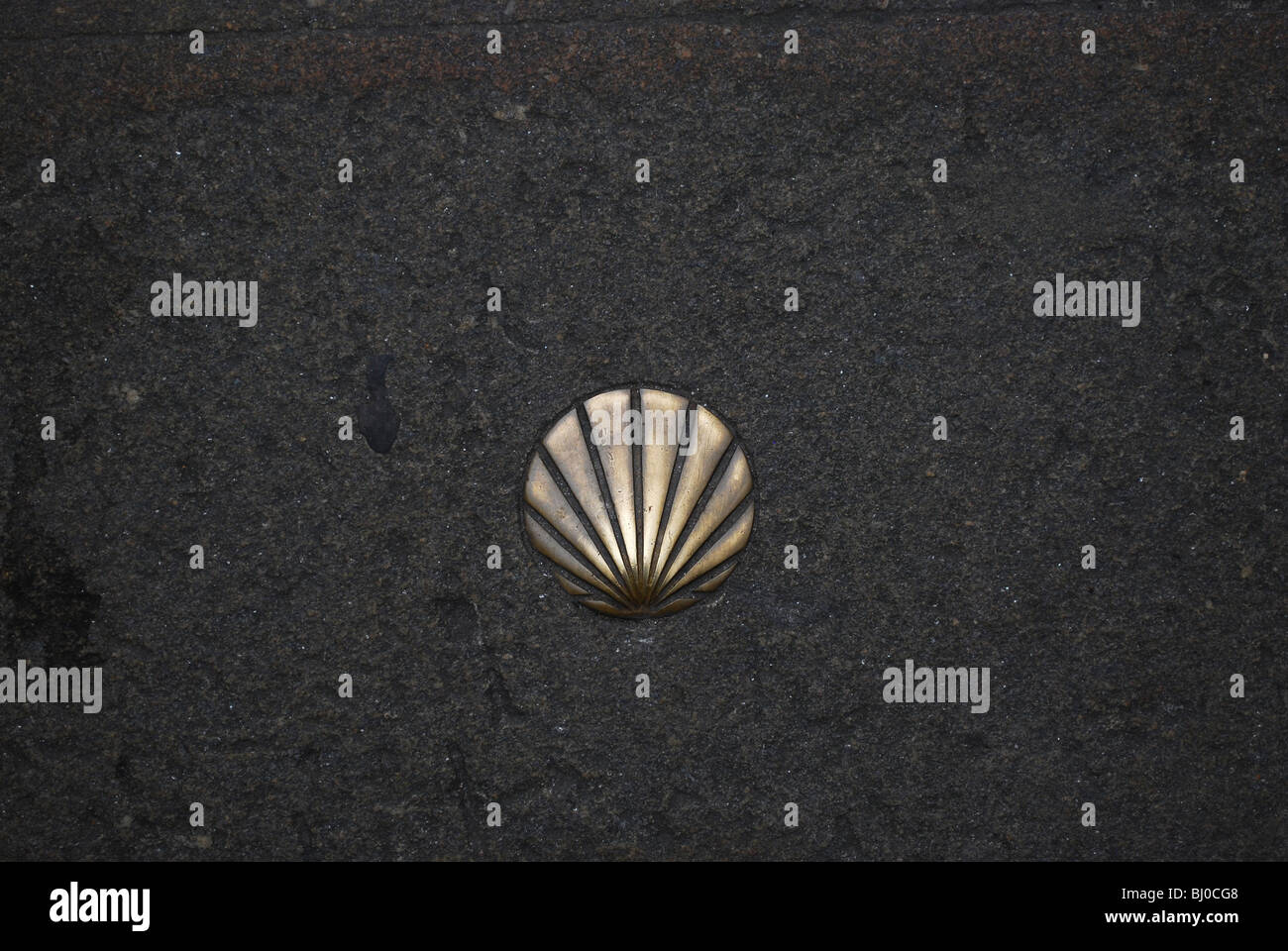 scallop shell in the pavement in Santiago de Compostela Stock Photo - Alamy