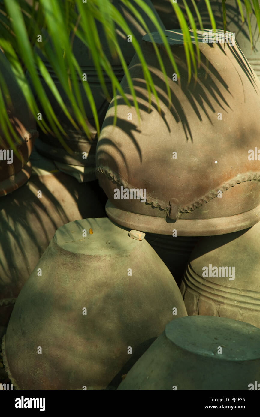 Filipino pottery hi-res stock photography and images - Alamy