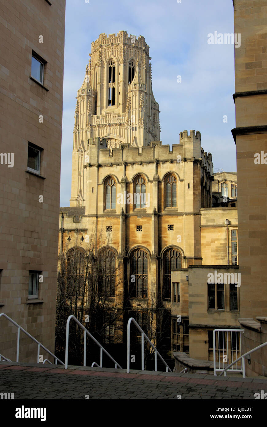 The Wills Memorial Building, part of Bristol University viewed through ...