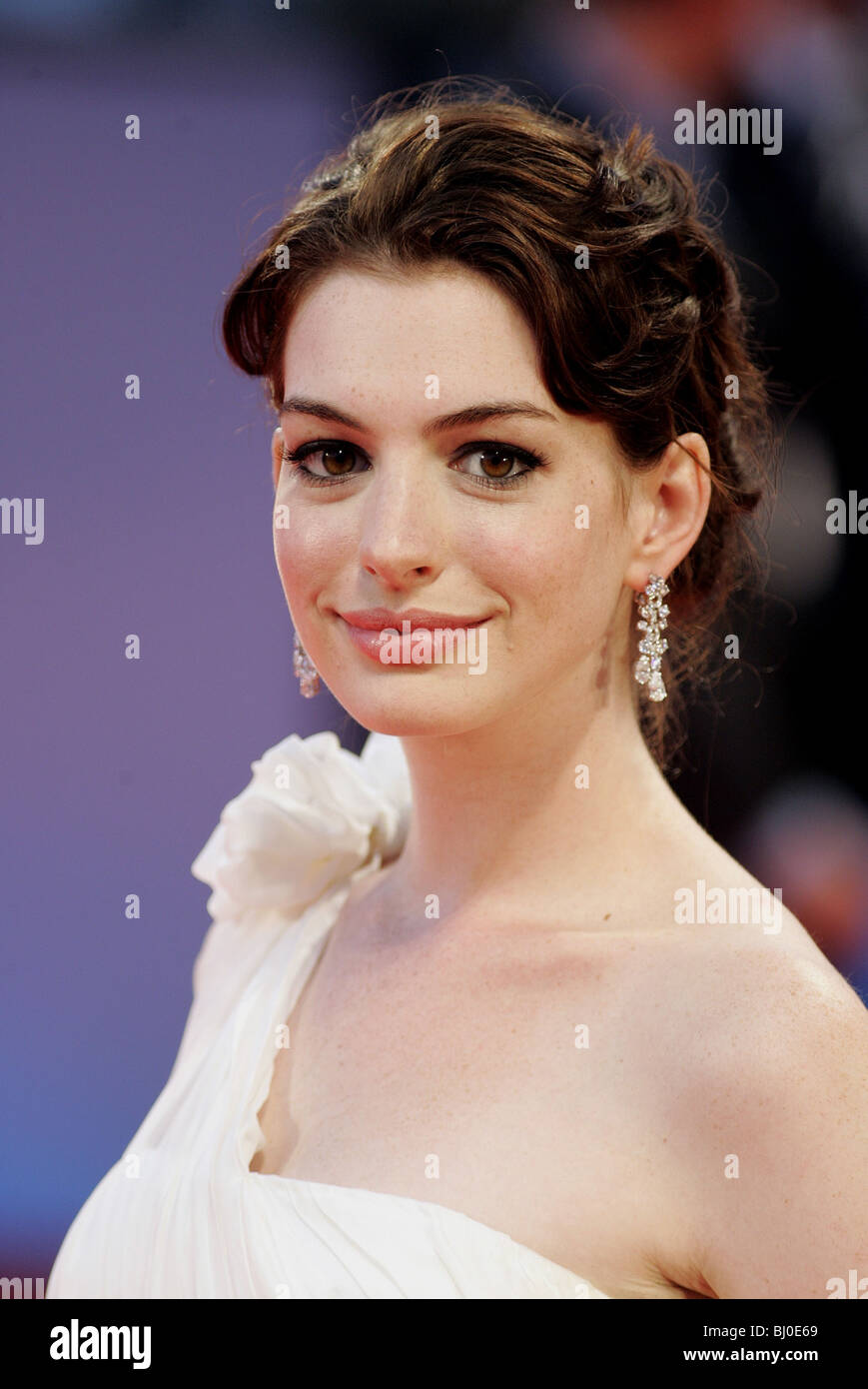 ANNE HATHAWAY ACTRESS 63RD VENICE FILM FESTIVAL VENICE ITALY 07/09/2006 ...