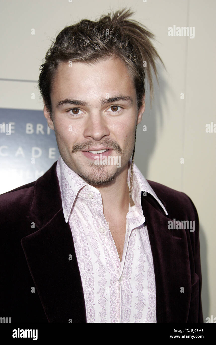 Patrick Flueger's Instagram, Twitter & Facebook on IDCrawl