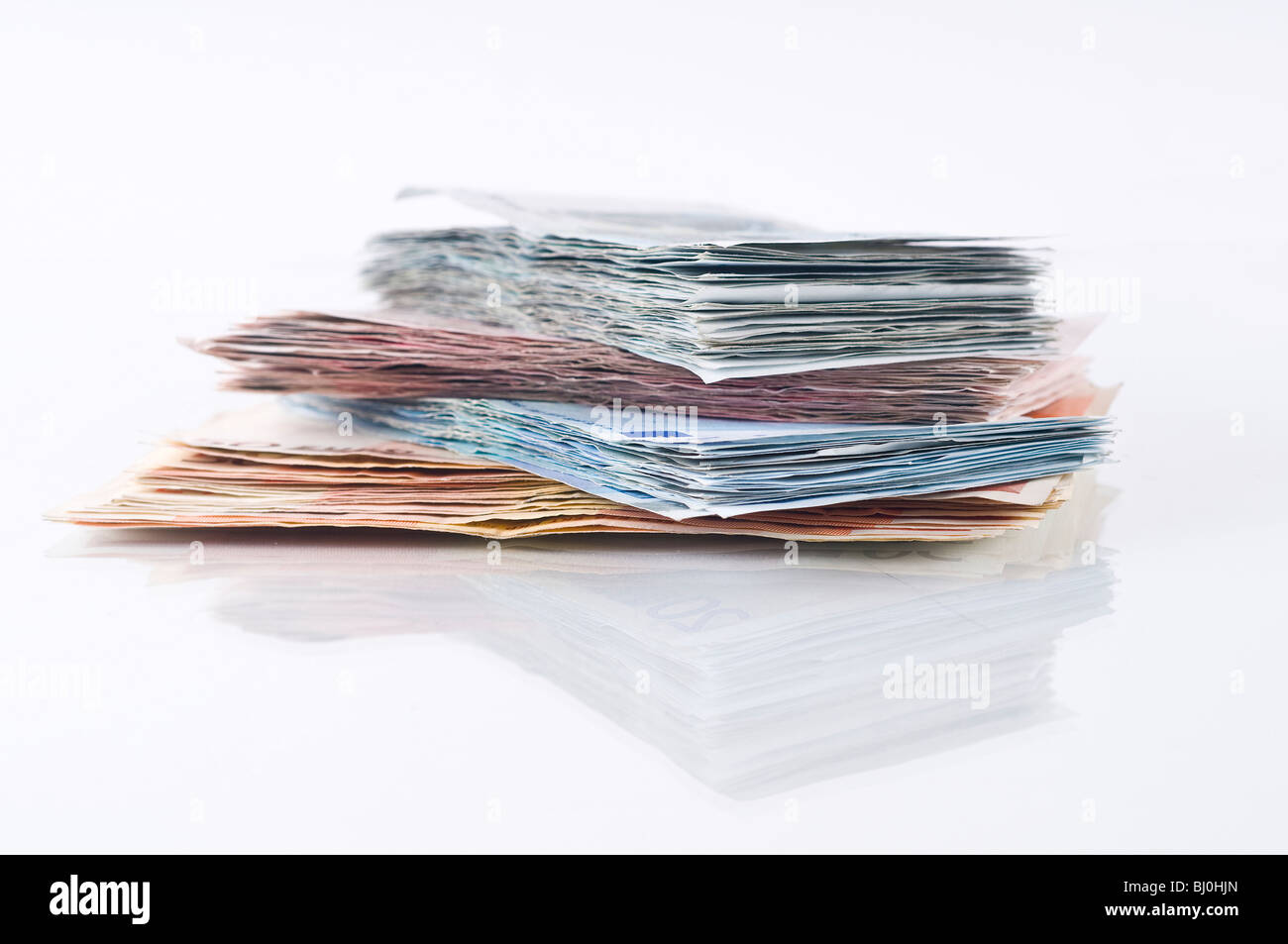 Money pile hi-res stock photography and images - Alamy
