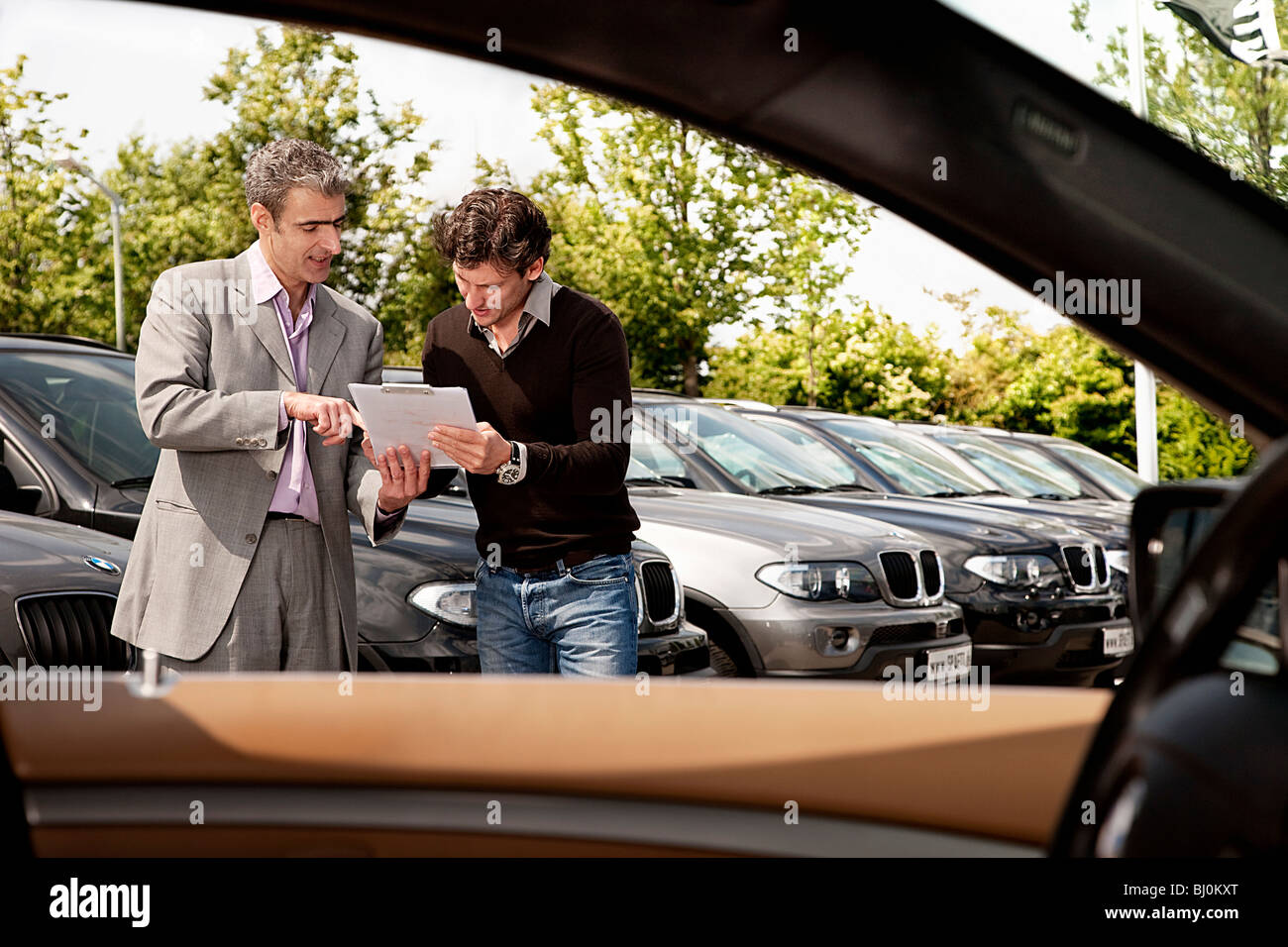Car sales person signing hi-res stock photography and images - Alamy