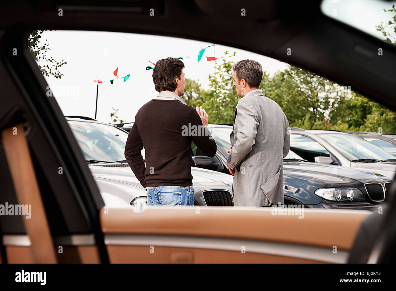 Second hand car dealer hi-res stock photography and images - Alamy