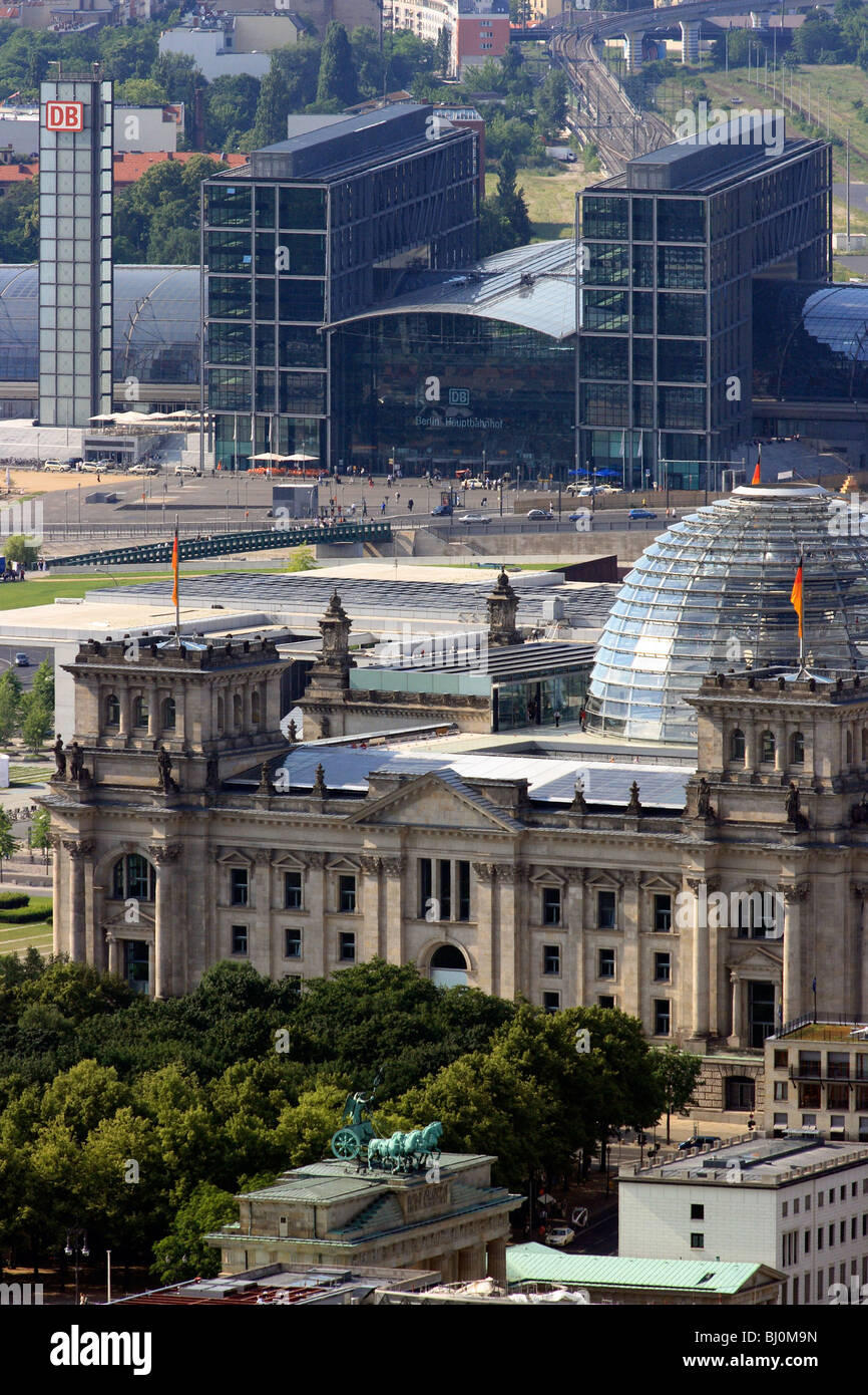 Reichstag brandenburg gate aerial view hi-res stock photography and ...