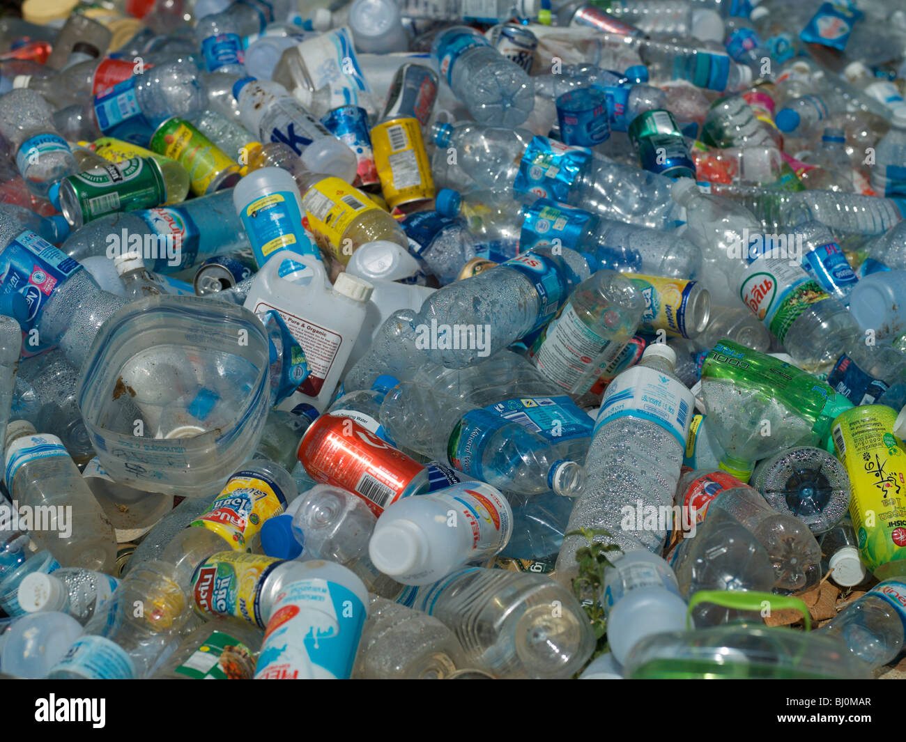 Plastic bottles and tin cans collected for recycling Stock Photo - Alamy