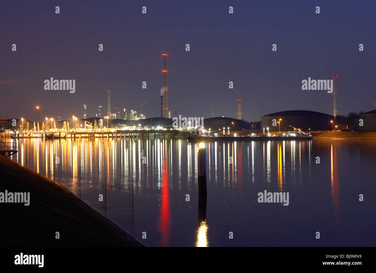 Miro (Mineraloelraffinerie Oberrhein) Refinery GmbH with its oil ...