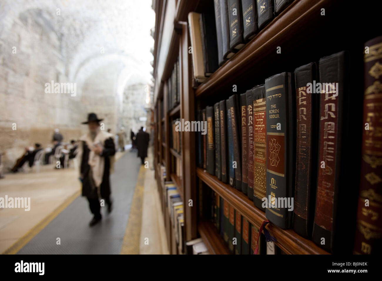 Bookshelf of jewish books hi-res stock photography and images - Alamy