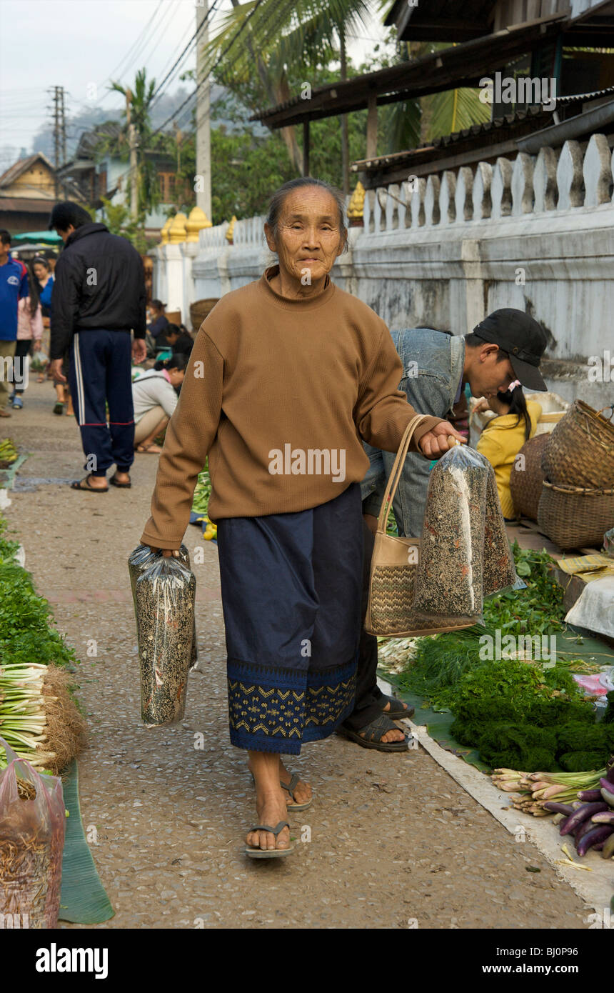 Laos spring rolls hi-res stock photography and images - Alamy