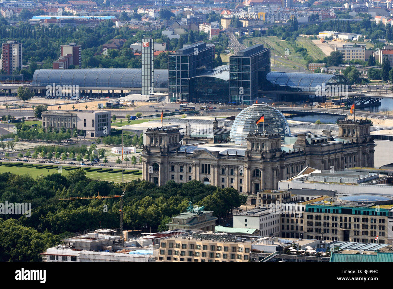Reichstag brandenburg gate aerial view hi-res stock photography and ...
