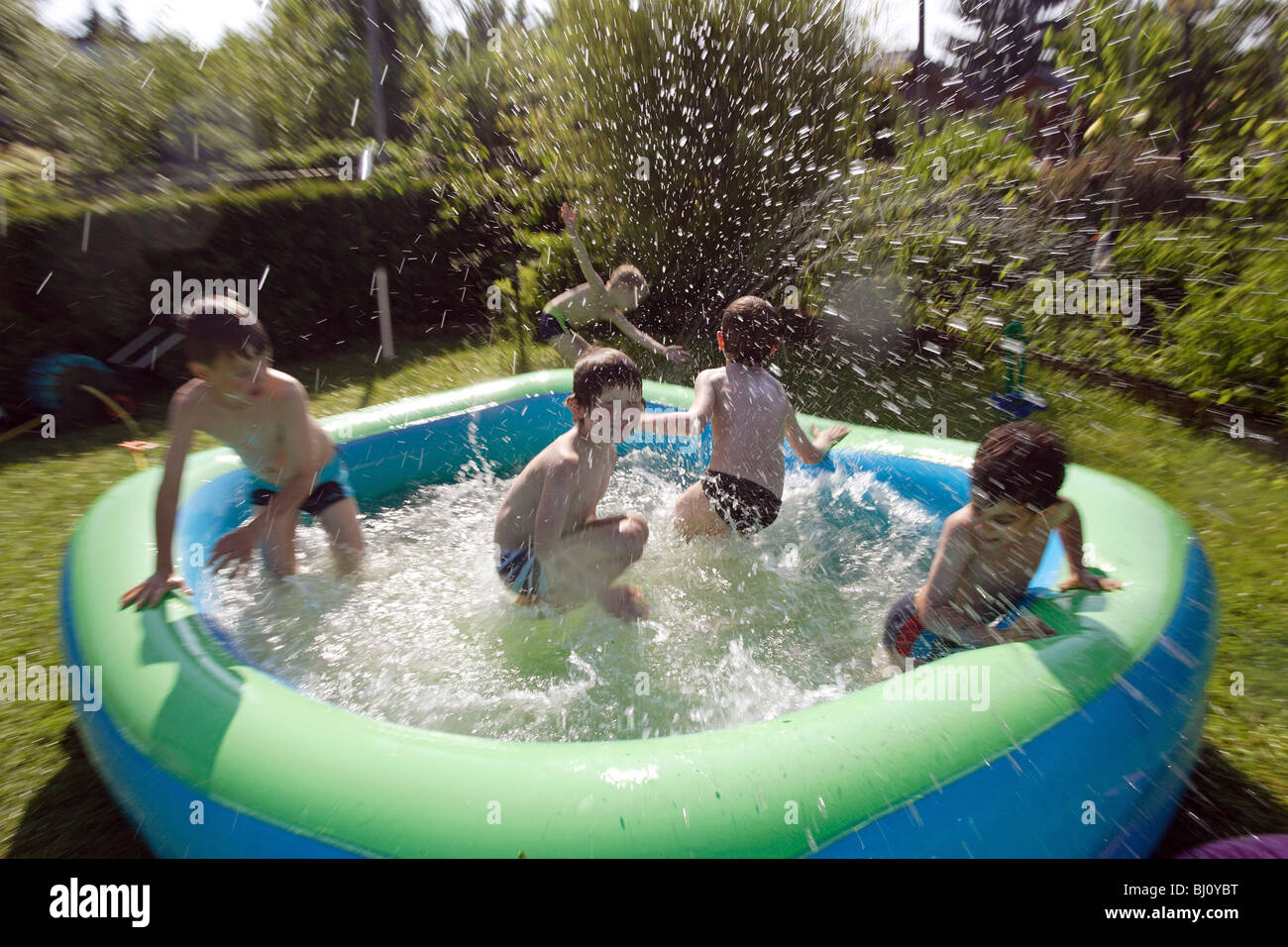 Paddling pool garden hi-res stock photography and images - Alamy